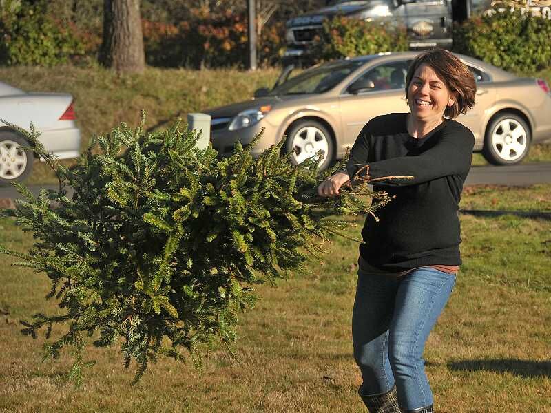 Tree toss supports rugby team | Lake Oswego Review