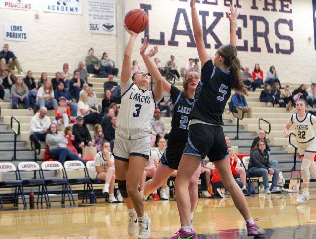 Lake Oswego girls hoop rallies past Lakeridge to win ‘Battle’ | Lake ...